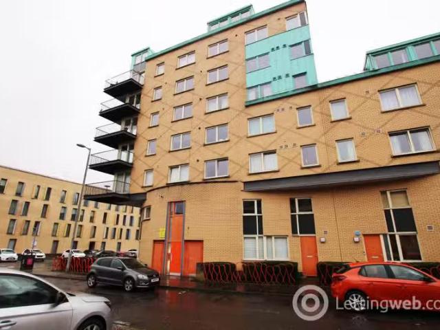 Unique 1 BR Property to rent in Queen Elizabeth Gardens, New G.