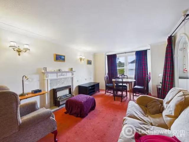 Unique 1 BR Property to rent in Queens Court, Blackhall, Edinb.