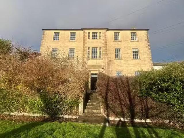 Unique 1 BR Property to rent in Queens Court, Dunfermline