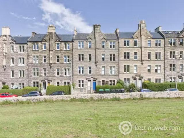 Unique 1 BR Property to rent in Royal Park Terrace, Meadowbank.