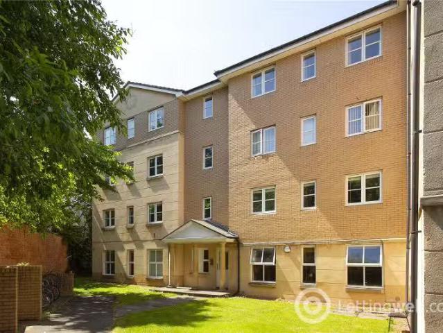 Cozy 1 BR Property to rent in Tytler Gardens, Edinburgh, EH8