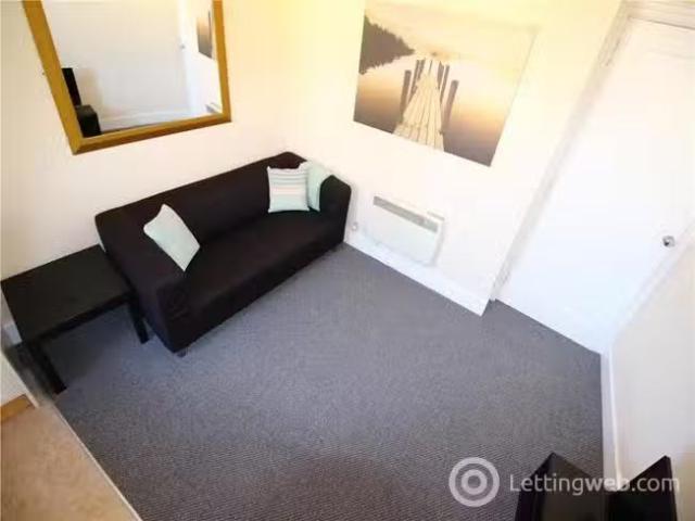 For Rent! 1 BR Property to rent in 85E Jute Street