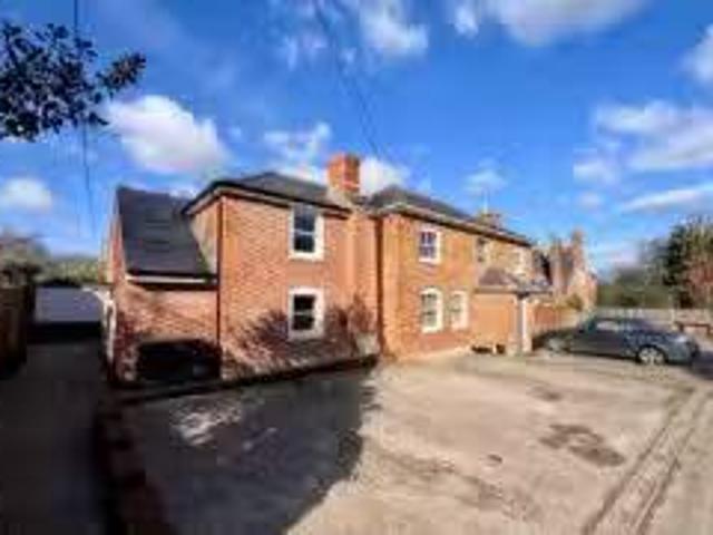 Cozy 1 BR Property & Houses to Rent: Sherdon House, Reading Ro.