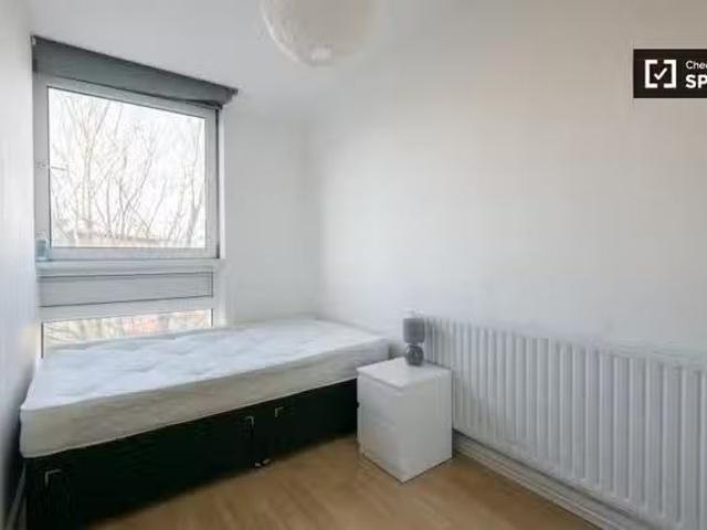 Cheap 1 BR Room in 4 bedroom flat for rent in London