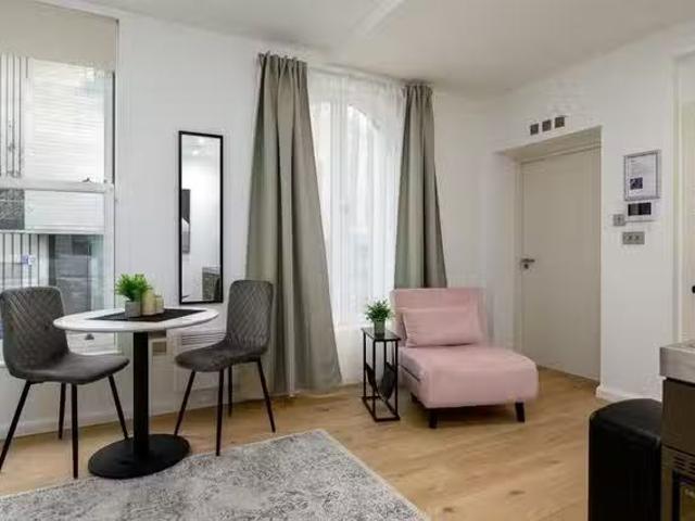 Unique 1 BR Stockwell Street