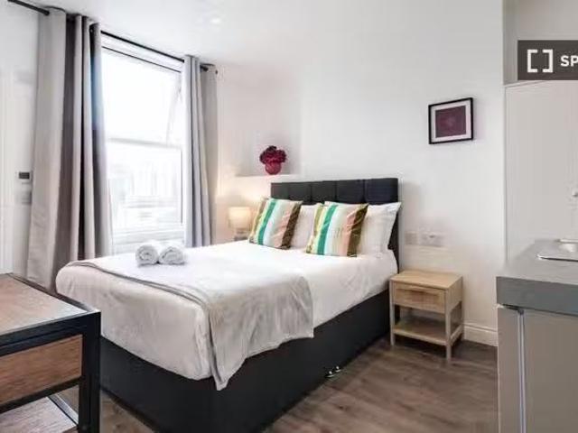 Deal! 1 BR Studio apartment for rent in Fulham, London