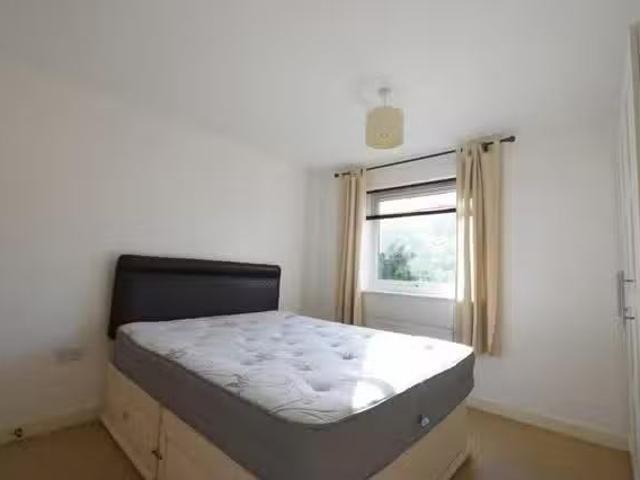 Nice 1 Room Entire Place·2B2B···Apt 3 Priory Court 2 bedrooms.