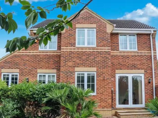 Cozy 2 BA 4 bedroom detached house for rent in Cow Brook Lane.
