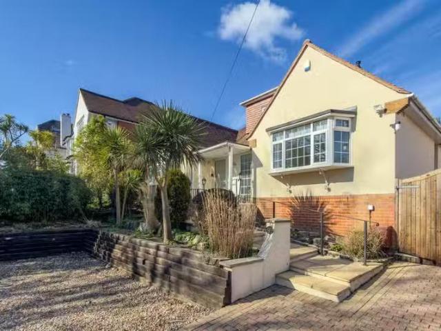 Rental! 2 BA 4 bedroom detached house for rent in Compton Aven.