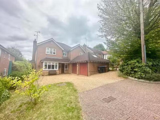 Just in! 2 BA 4 bedroom detached house for rent in a Oaklea, W.