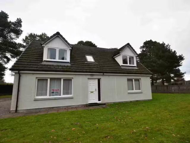 For Rent! 2 BA 4 bedroom detached house for rent in An Grianan.