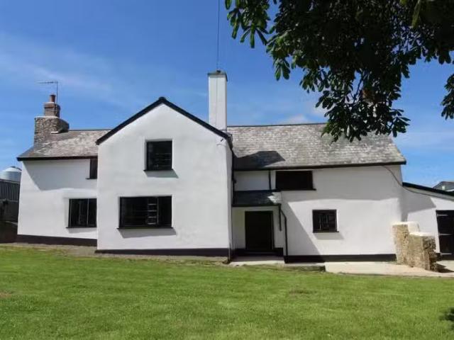 Cozy 2 BA 4 bedroom detached house for rent in Bratton Clovell.