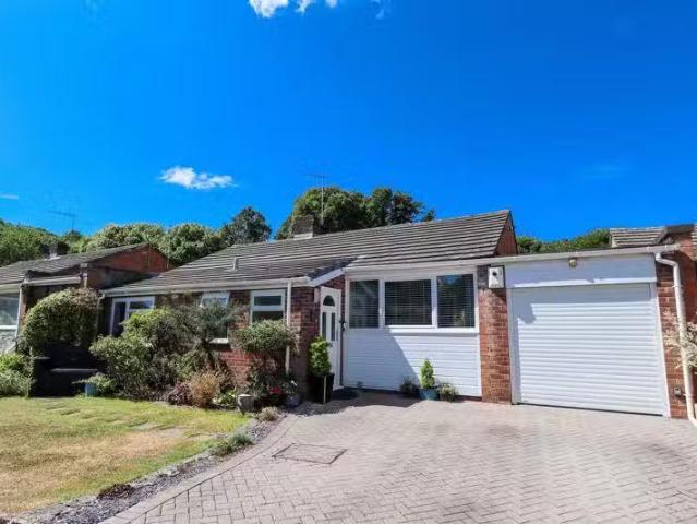For Rent! 2 BA 4 bedroom detached house for rent in Glenwood R.