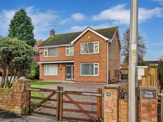 Unique 2 BA 4 bedroom detached house for rent in Darnhall Scho.