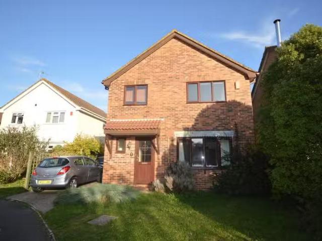 Just in! 2 BA 4 bedroom detached house for rent in Drew Close.