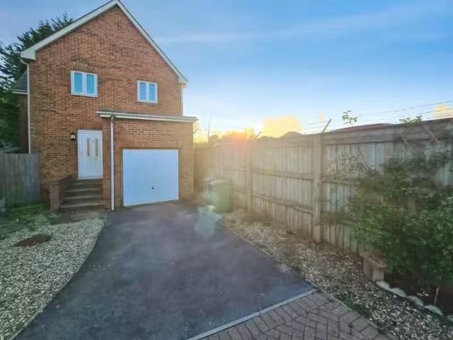 Charming 2 BA 4 bedroom detached house for rent in Lynwood Ave.