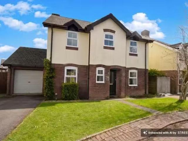 Charming 2 BA 4 bedroom detached house for rent in Middlegate.