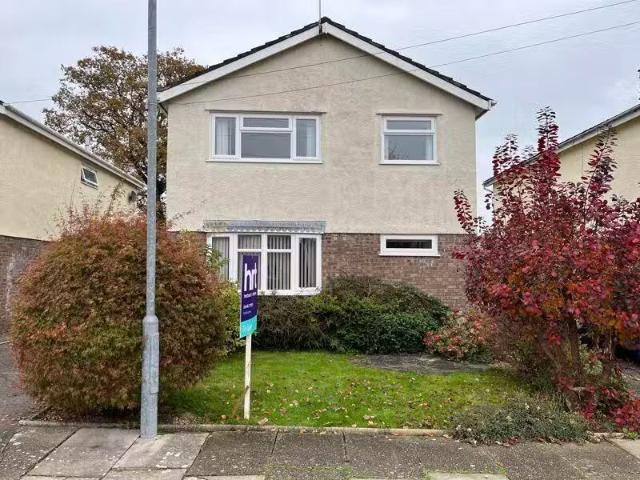 Cheap 2 BA 4 bedroom detached house for rent in The Broad Shoa.