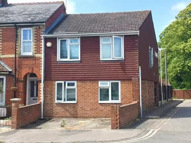 Unique 2 BA 4 bedroom end of terrace house for rent in Oxford.