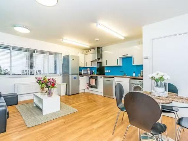New 2 BA 4 bedroom Flat to rent, Carlton Place, Southampton, S.