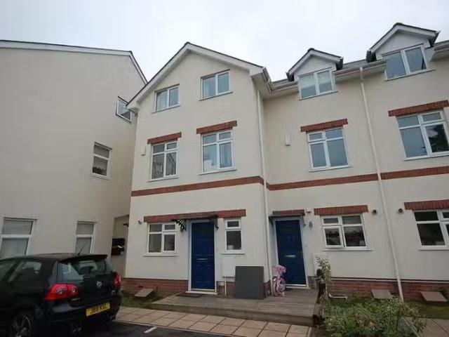 New 2 BA 4 bedroom house for rent in 2a Portchester Place, Bou.