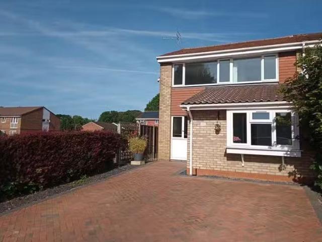 Cheap 2 BA 4 bedroom house for rent in Aragon Close, HEMEL HEM.