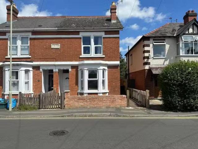 Cozy 2 BA 4 bedroom house for rent in Howard Street, Glouceste.