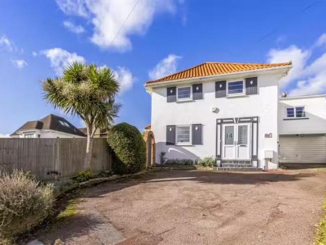For Rent! 2 BA 4 bedroom house for rent in Woodland Drive, Hov.