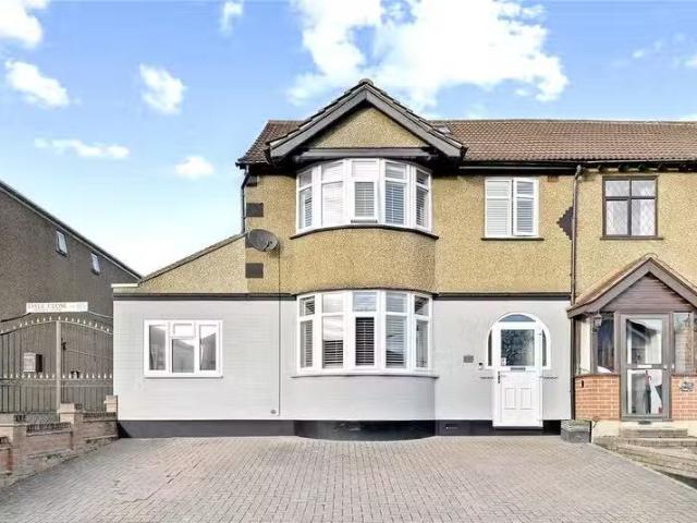 Cheap 2 BA 4 bedroom House to rent, Dale View Crescent, Chingf.