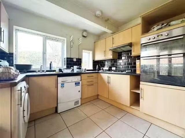New 2 BA 4 bedroom House to rent, Newcombe Road, Southampton.