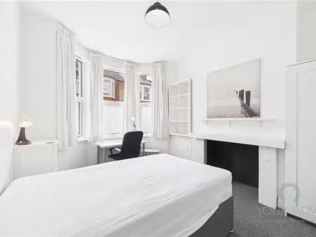 Unique 2 BA 4 bedroom House to rent, Southampton Road, Northam.