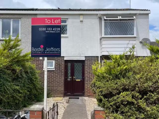 Rental! 2 BA 4 bedroom semi detached house for rent in Whincha.