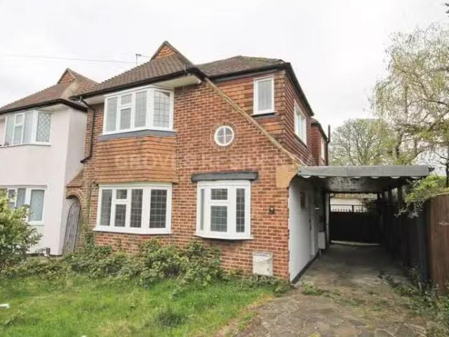 Just in! 2 BA 4 bedroom semi detached house for rent in Blakes.