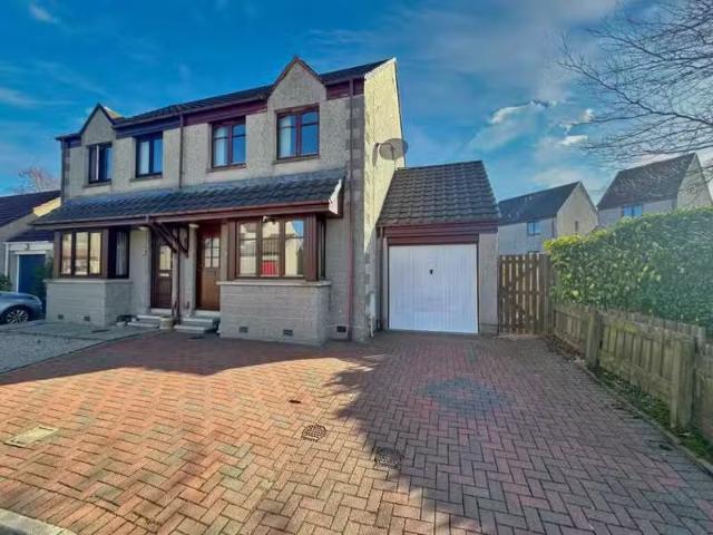 Charming 2 BA 4 bedroom semi detached house for rent in Clova.