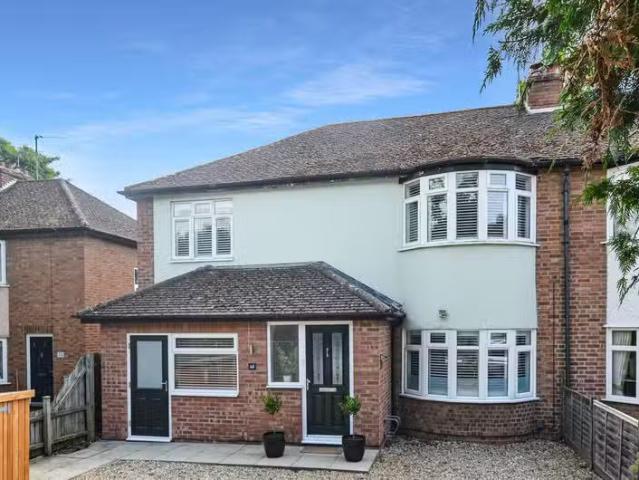 Deal! 2 BA 4 bedroom semi detached house for rent in London Ro.