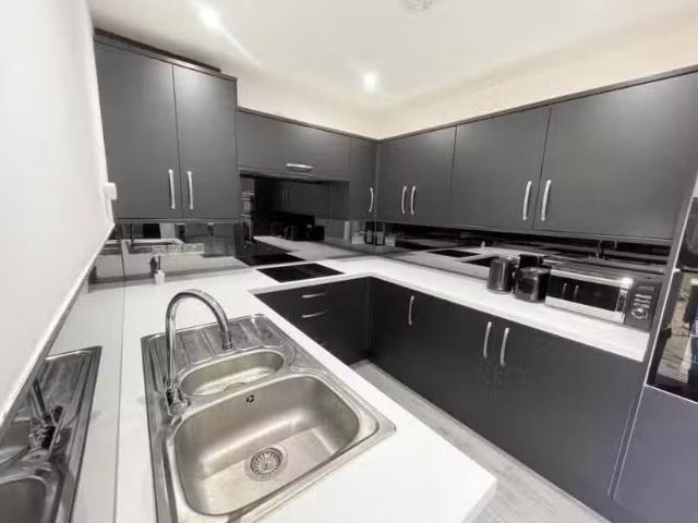 Cheap 2 BA 4 bedroom semi detached house for rent in Lockleaze.