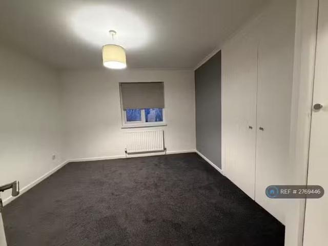Deal! 2 BA 4 bedroom semi detached house for rent in Scholars.