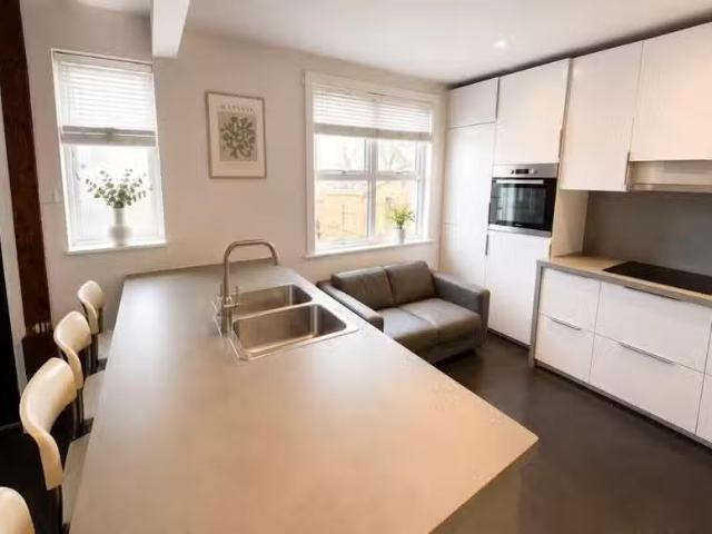 Unique 2 BA 4 bedroom terraced house for rent in Muller Road.