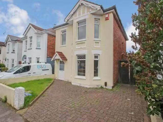 New 2 BA 5 bedroom detached house for rent in Charminster, Bou.