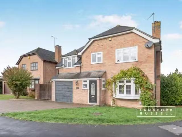 Cheap 2 BA 5 bedroom detached house for rent in Glendale Swanl.