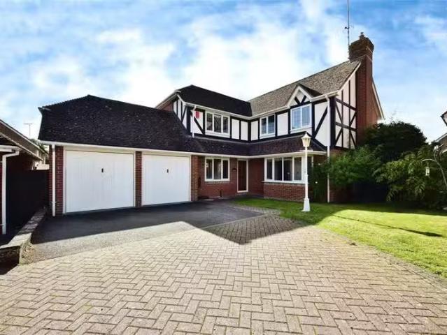 For Rent! 2 BA 5 bedroom Detached House to rent, Yeoman Park.