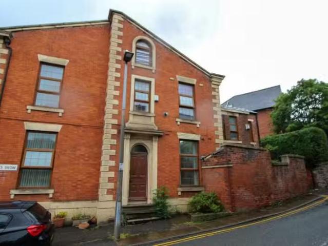 Deal! 2 BA 5 bedroom end of terrace house for rent in Dukes Br.