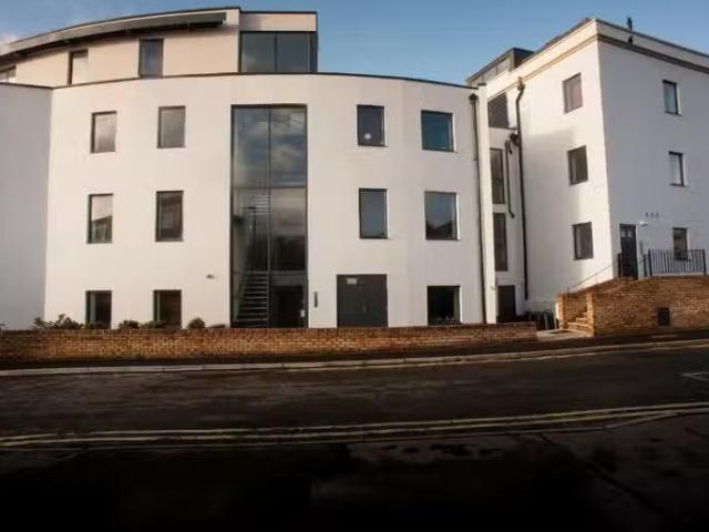 New 2 BA 5 bedroom flat for rent in Little Paul Street, Bristo.