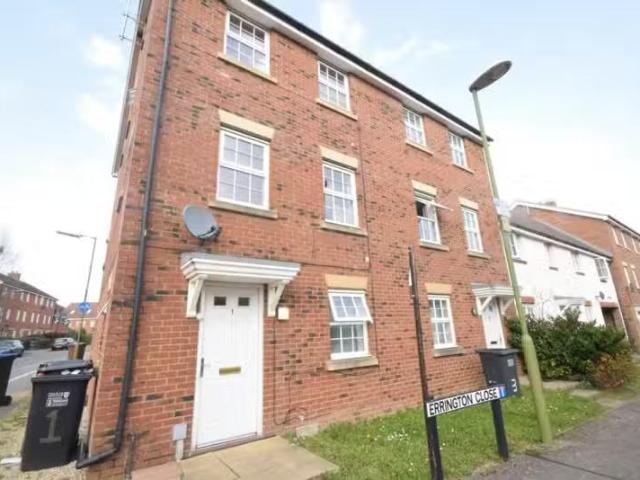 Cozy 2 BA 5 bedroom house for rent in Errington Close, Hatfiel.