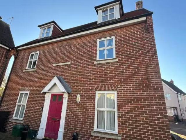 Cozy 2 BA 5 bedroom house for rent in Mascot Square,, Colches.