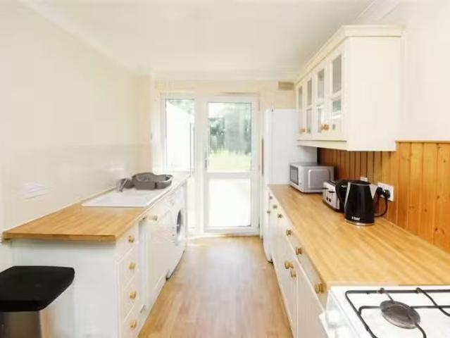 Unique 2 BA 5 bedroom Semi Detached House to rent, Moore Grove.