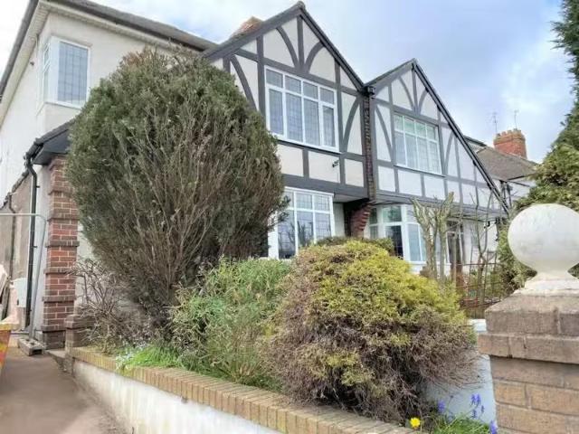 Just in! 2 BA 5 bedroom semi detached house for rent in French.