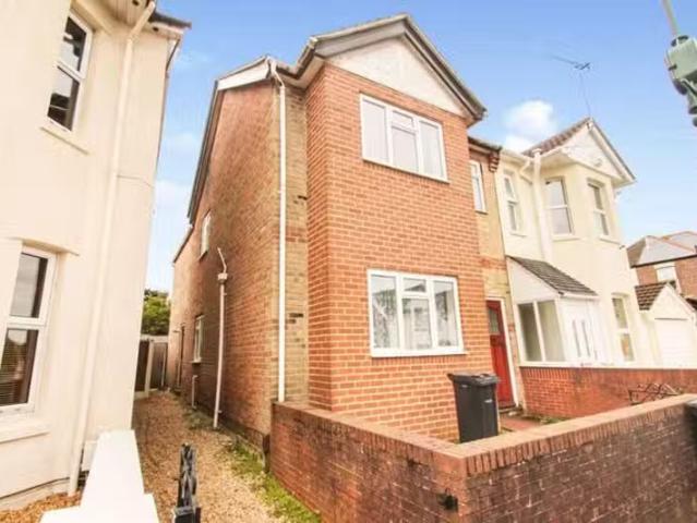 Unique 2 BA 5 bedroom property for rent in Portland Road, Bour.