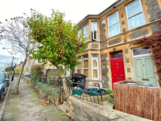 Rental! 2 BA 5 bedroom terraced house for rent in Brynland Ave.