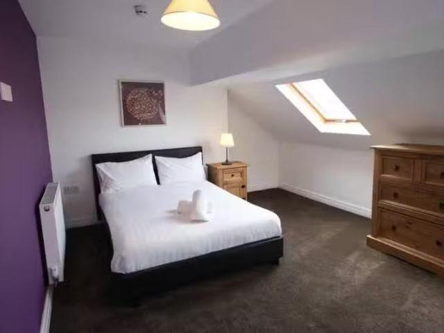 Unique 2 BA 5 bedroom terraced house for rent in Sheil Road, L.